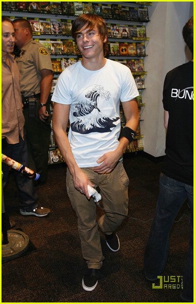 Zac Efron is a Video Game Master: Photo 610221 | Photos | Just Jared ...