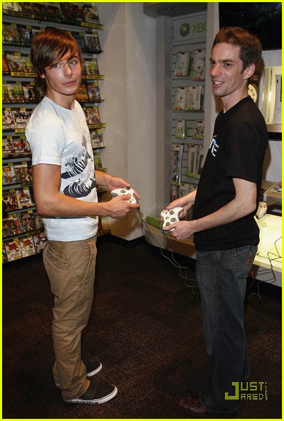 Zac Efron is a Video Game Master: Photo 610321 | Photos | Just Jared ...