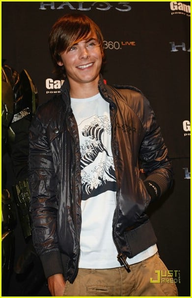 Photo: zac efron video game master 32 | Photo 610581 | Just Jared