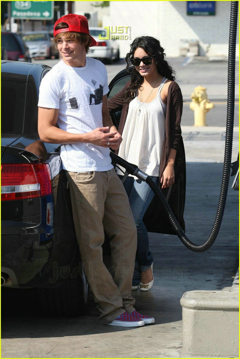 Zanessa @ Gas Station: Photo 622121 | Photos | Just Jared: Celebrity ...