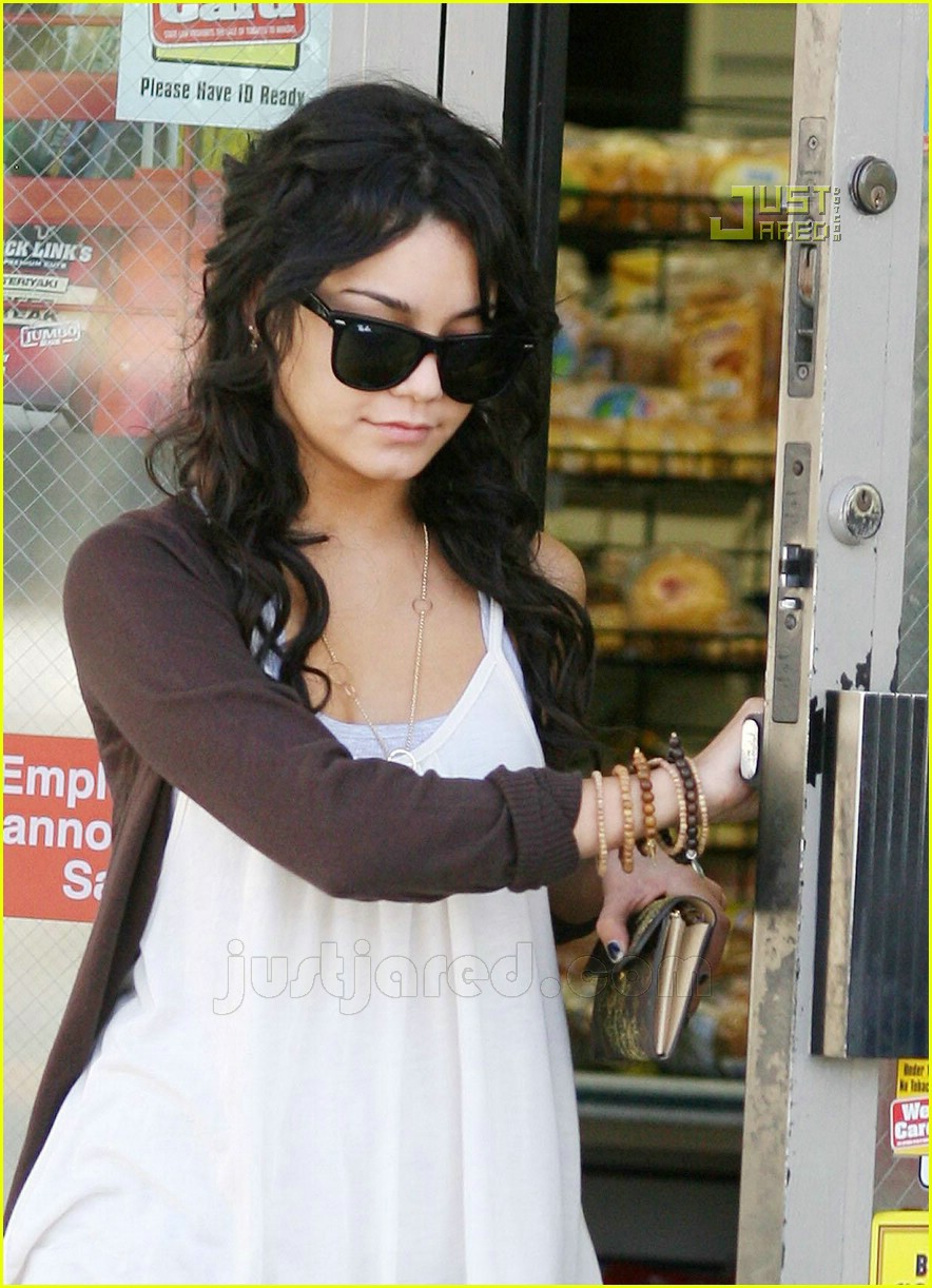 Zanessa @ Gas Station: Photo 622231 | Peter Greene, Vanessa Hudgens ...