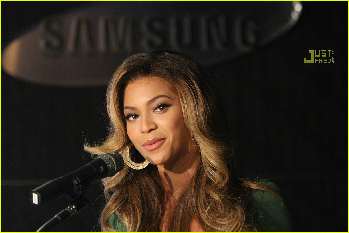 B'Phone by Beyonce: Photo 652261 | Photos | Just Jared: Celebrity News ...
