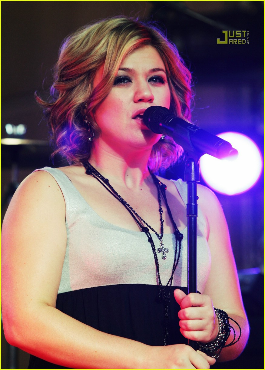 Kelly Clarkson Makes the Sunrise: Photo 622941 | Photos | Just Jared ...