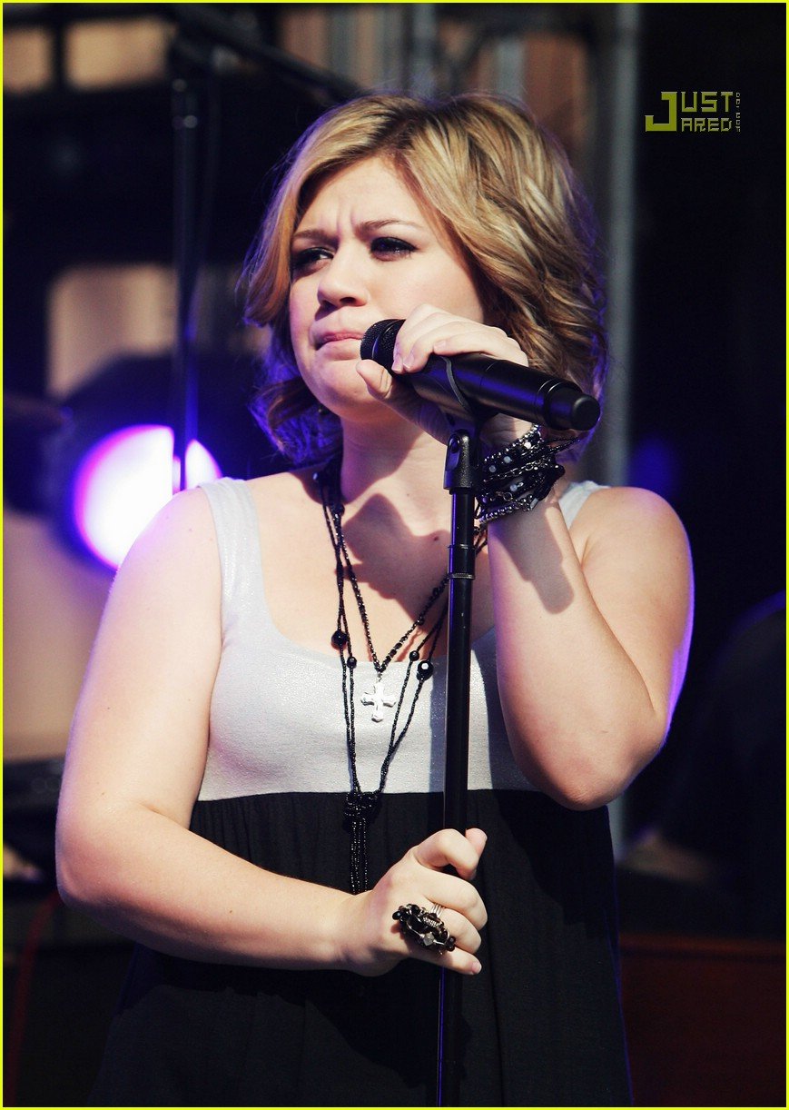 Kelly Clarkson Makes the Sunrise: Photo 623001 | Photos | Just Jared ...