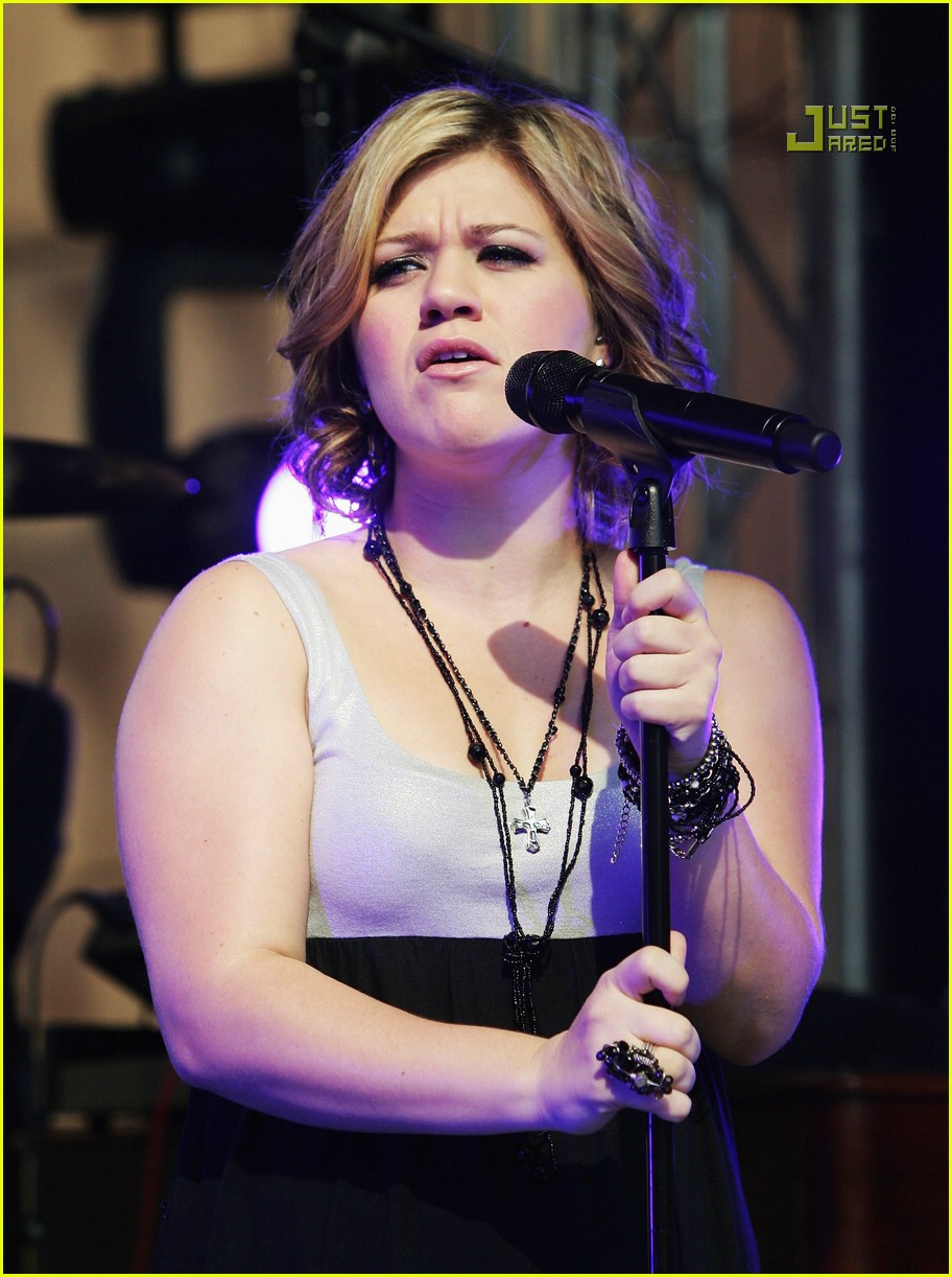 Kelly Clarkson Makes the Sunrise: Photo 623101 | Photos | Just Jared ...