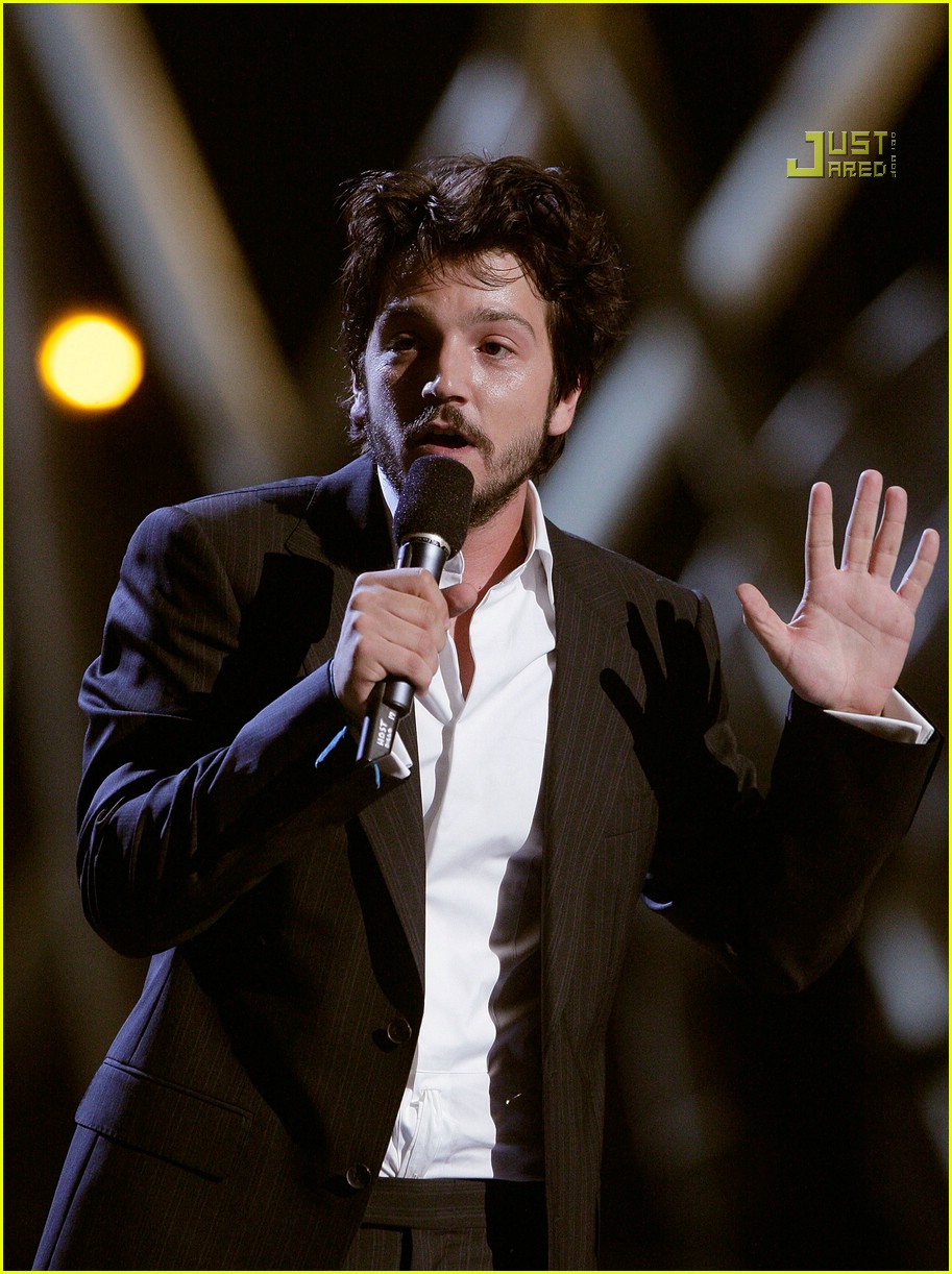 Diego Luna @ Los Premios 2007: Photo 668981 | Photos | Just Jared ...