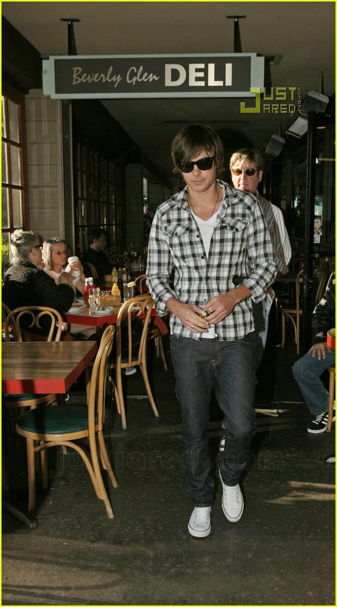 Zac Efron Rehires Jeff Ballard?: Photo 673671 | Photos | Just Jared ...