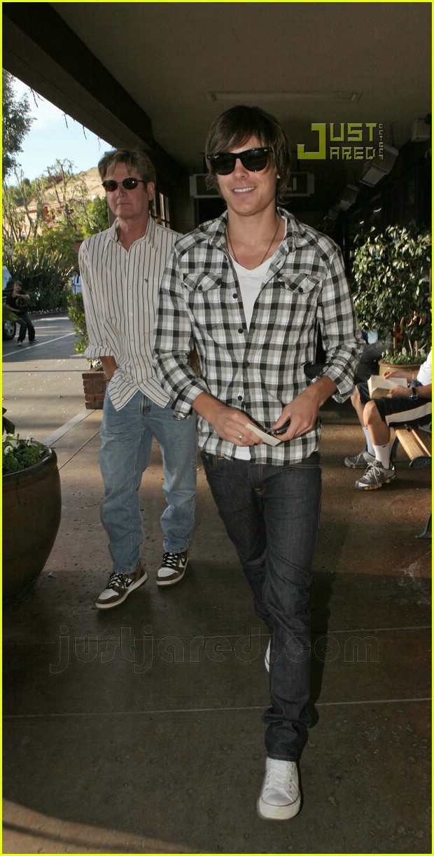 Zac Efron Rehires Jeff Ballard?: Photo 673771 | Photos | Just Jared ...