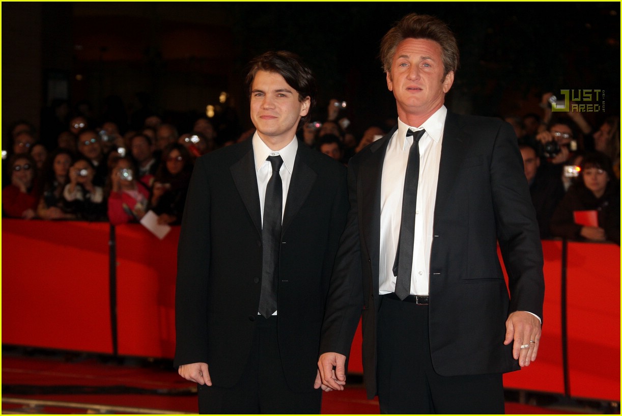 Emile Hirsch: Karaoke With Lindsay Lohan Was Fun: Photo 689711 | Emile ...