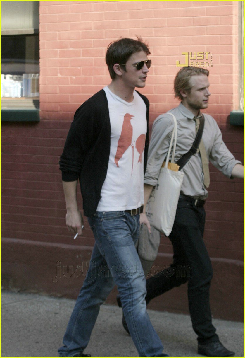 Josh Hartnett is Smoking (Surprise, Surprise): Photo 636951 | Photos ...