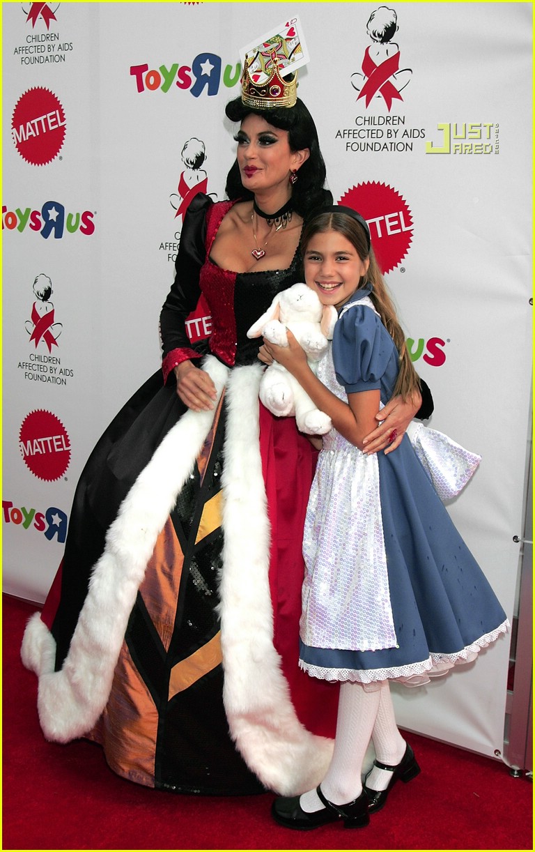 Teri Hatcher is the Queen of Hearts: Photo 693801 | Celebrity Babies ...