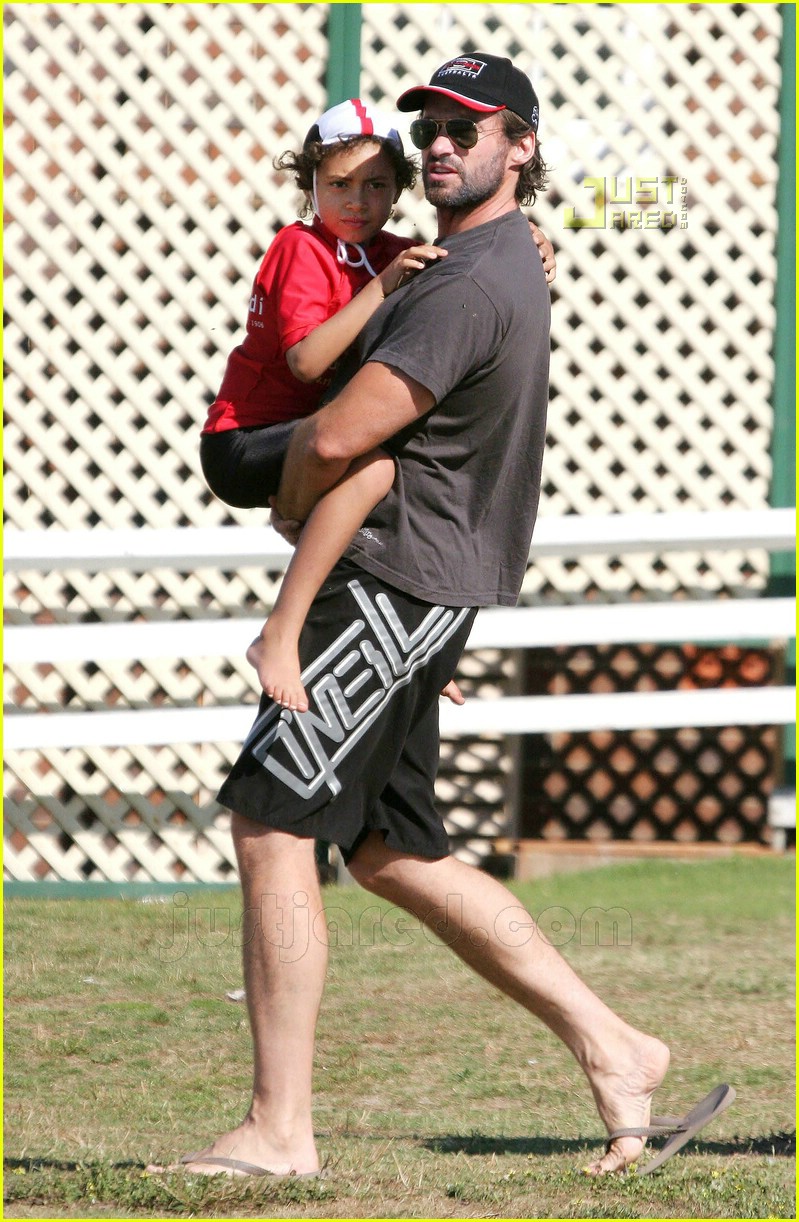 Hugh Jackman Loves Nipper Training: Photo 693671 | Photos | Just Jared: Entertainment News