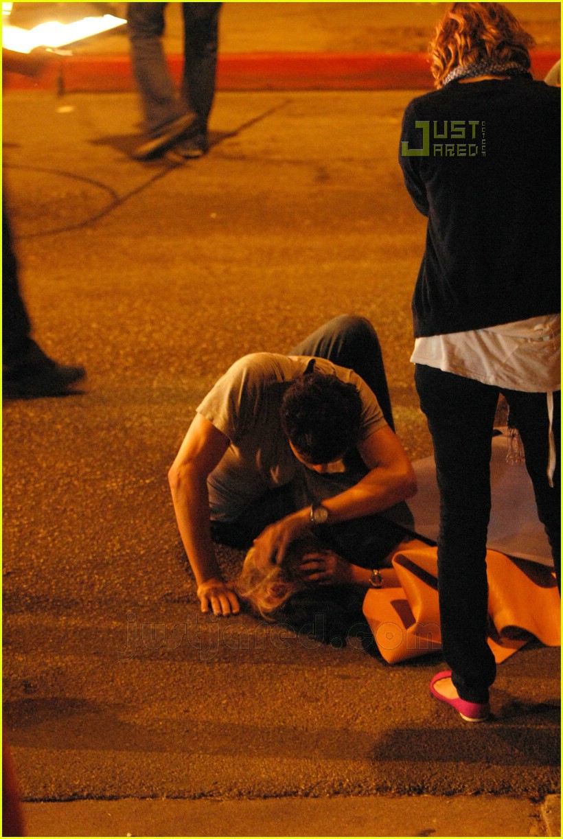 Orlando Bloom: Car Crash Victim: Photo 655281 | Pictures | Just Jared