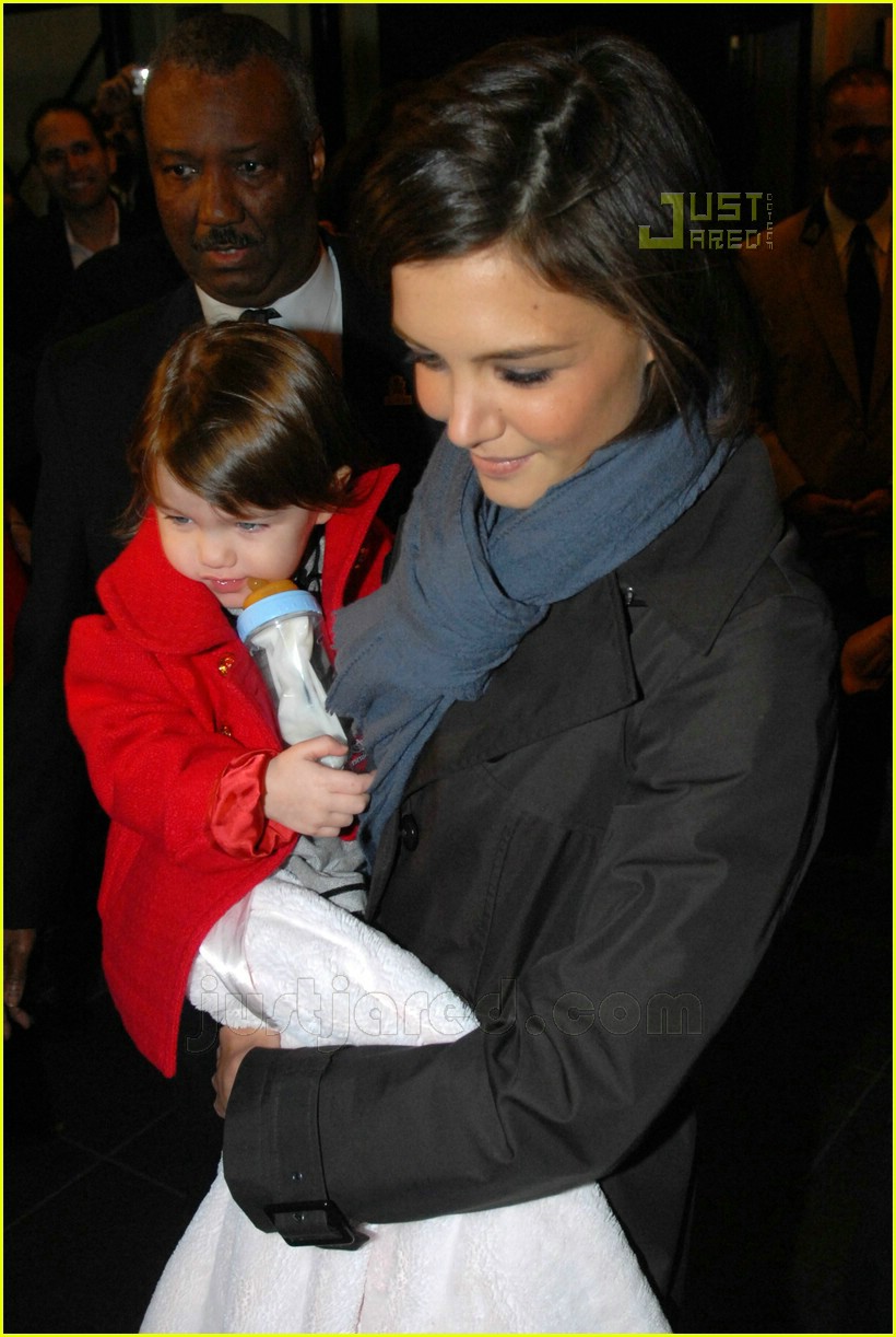 Little Red Riding Suri: Photo 672671 | Photos | Just Jared: Celebrity ...