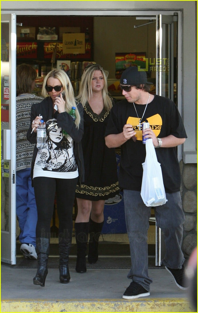 Riley Giles & Lindsay Lohan's Date Night Out: Photo 649401 | Lindsay ...