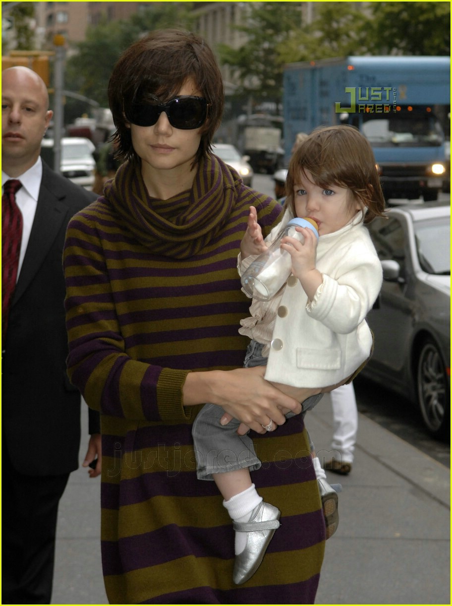Suri Cruise: Eyes Wide Shut: Photo 671111 | Photos | Just Jared ...