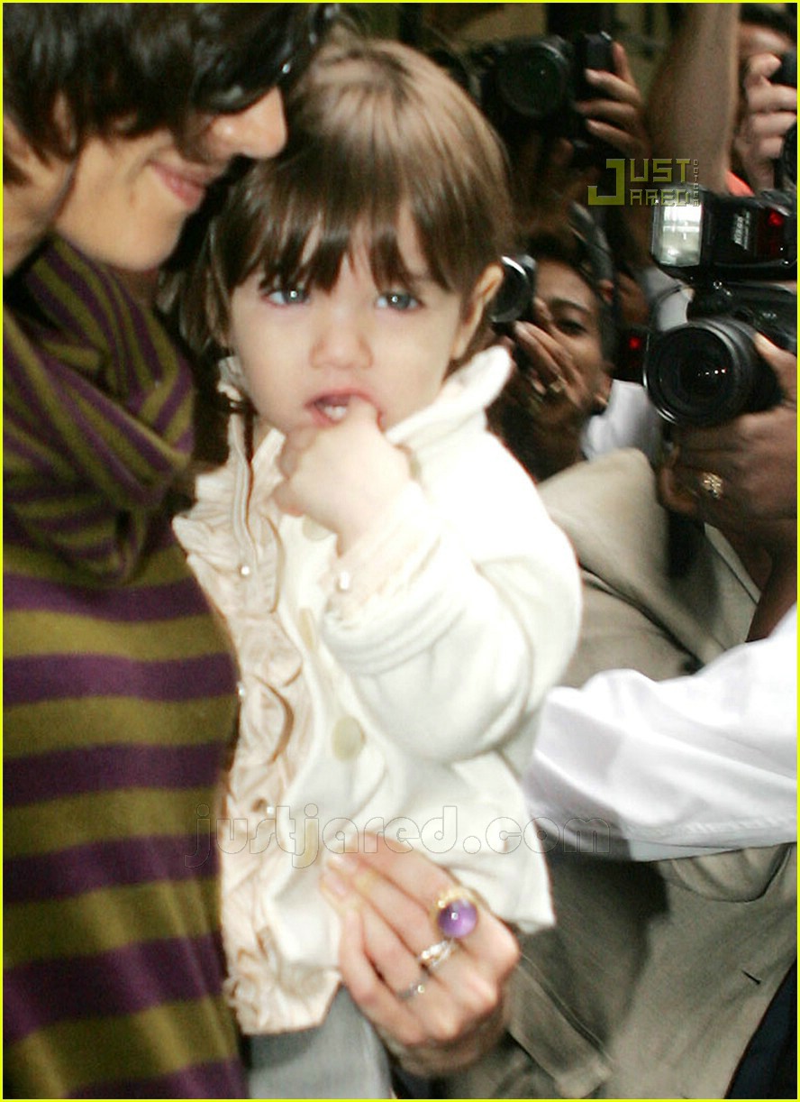 Suri Cruise: Eyes Wide Shut: Photo 671151 | Photos | Just Jared ...
