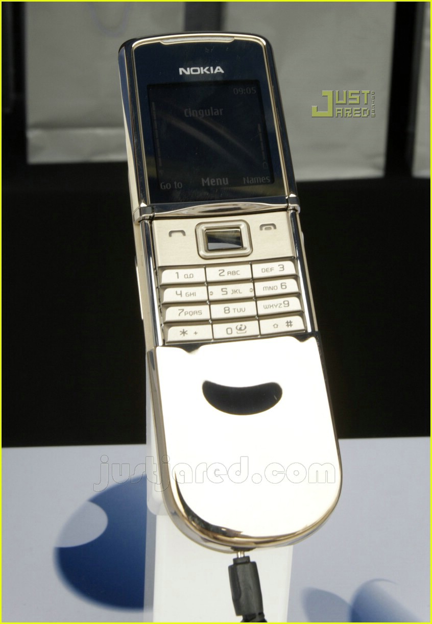 Chris Brown Loves Him Some Nokia: Photo 744091 | Photos | Just Jared ...