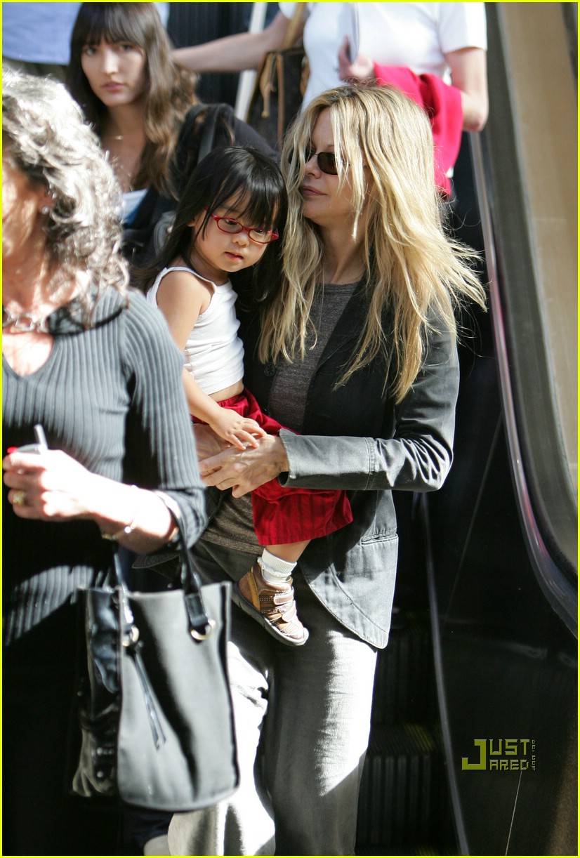 Daisy Ryan is a Glasses Girl: Photo 753881 | Photos | Just Jared ...