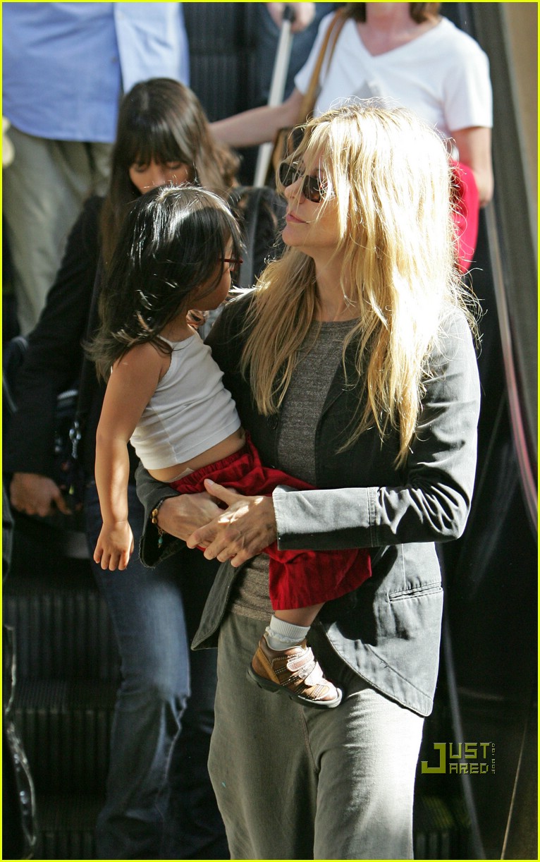 Daisy Ryan is a Glasses Girl: Photo 753901 | Photos | Just Jared ...