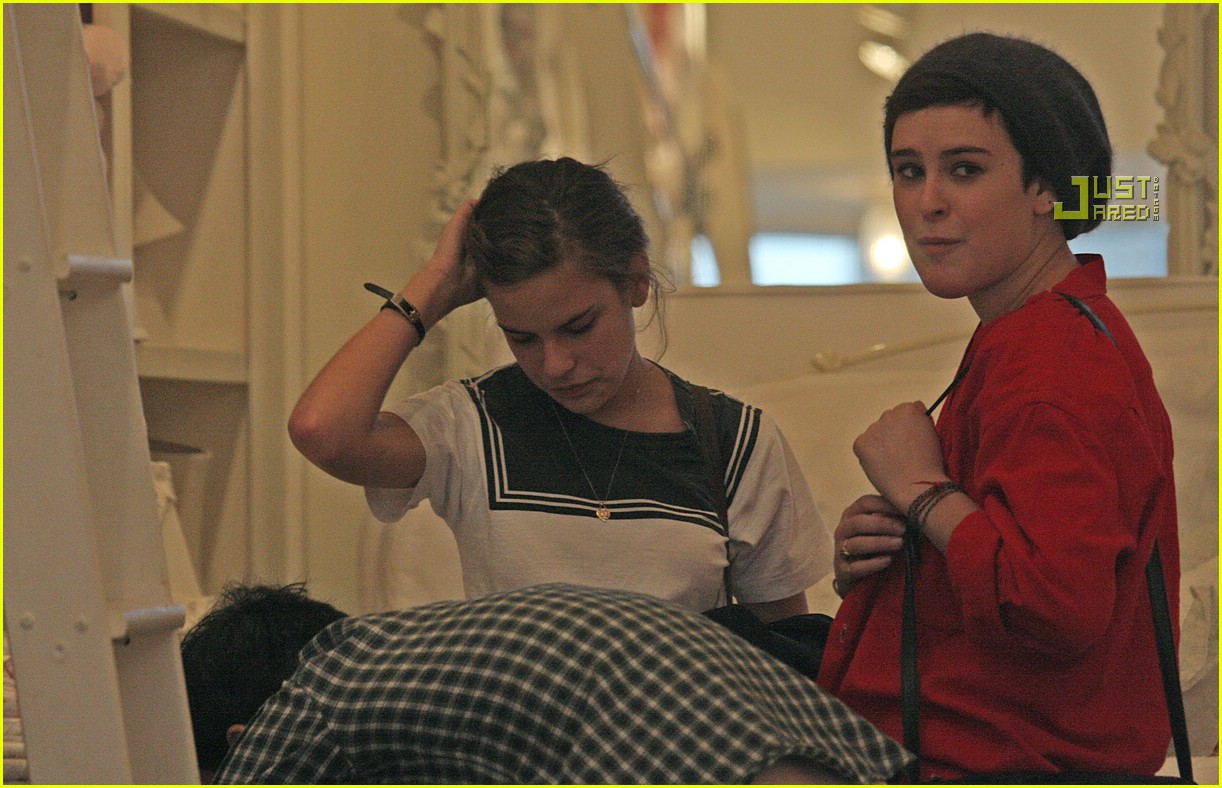 The Willis Sisters Shop For Sheets Photo 764691 Photos Just Jared