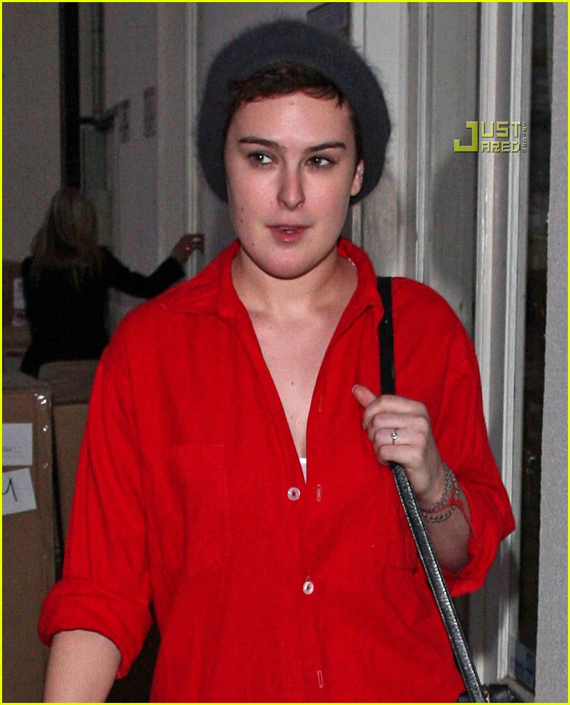 The Willis Sisters Shop For Sheets Photo 764811 Photos Just Jared