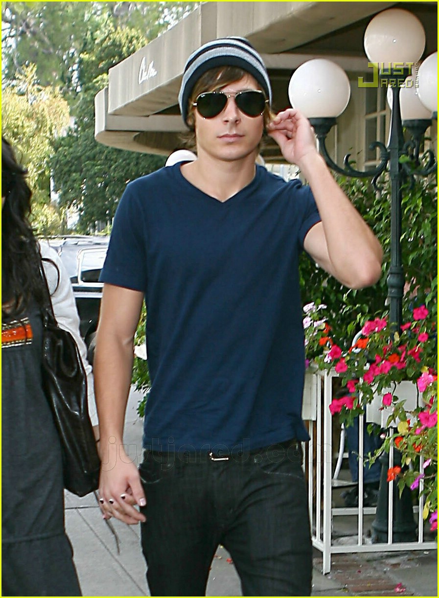 Zanessa's French Bakery Breakfast: Photo 707451 | Vanessa Hudgens, Zac ...
