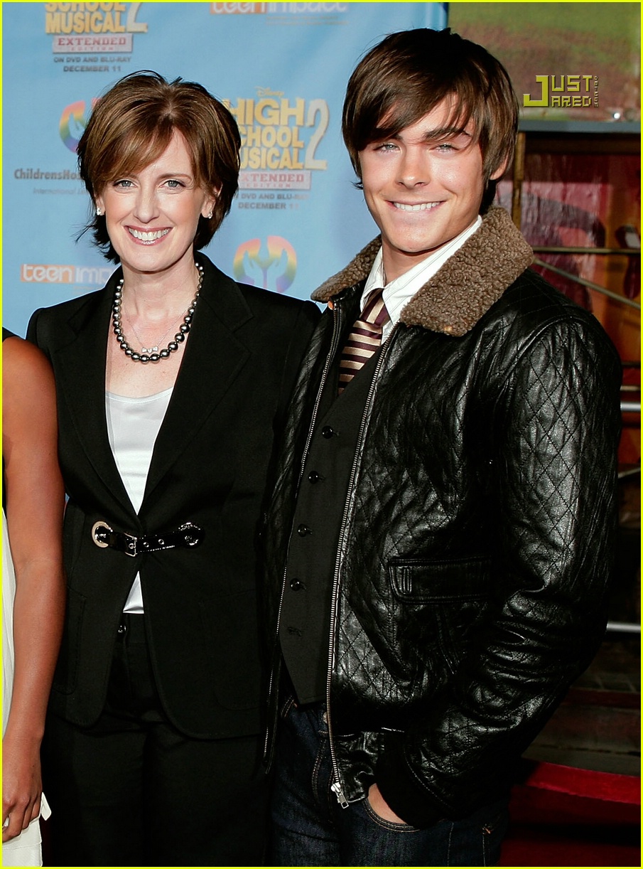 Zanessa @ 'High School Musical 2' DVD Release: Photo 747961 | Photos ...