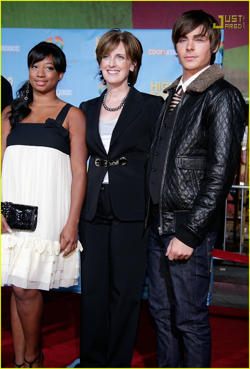 Zanessa @ 'High School Musical 2' DVD Release: Photo 748051 | Photos ...