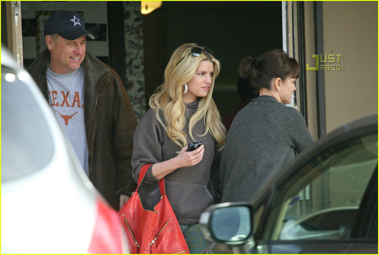 Jessica Simpson Lays Low: Photo 812641 | Photos | Just Jared ...