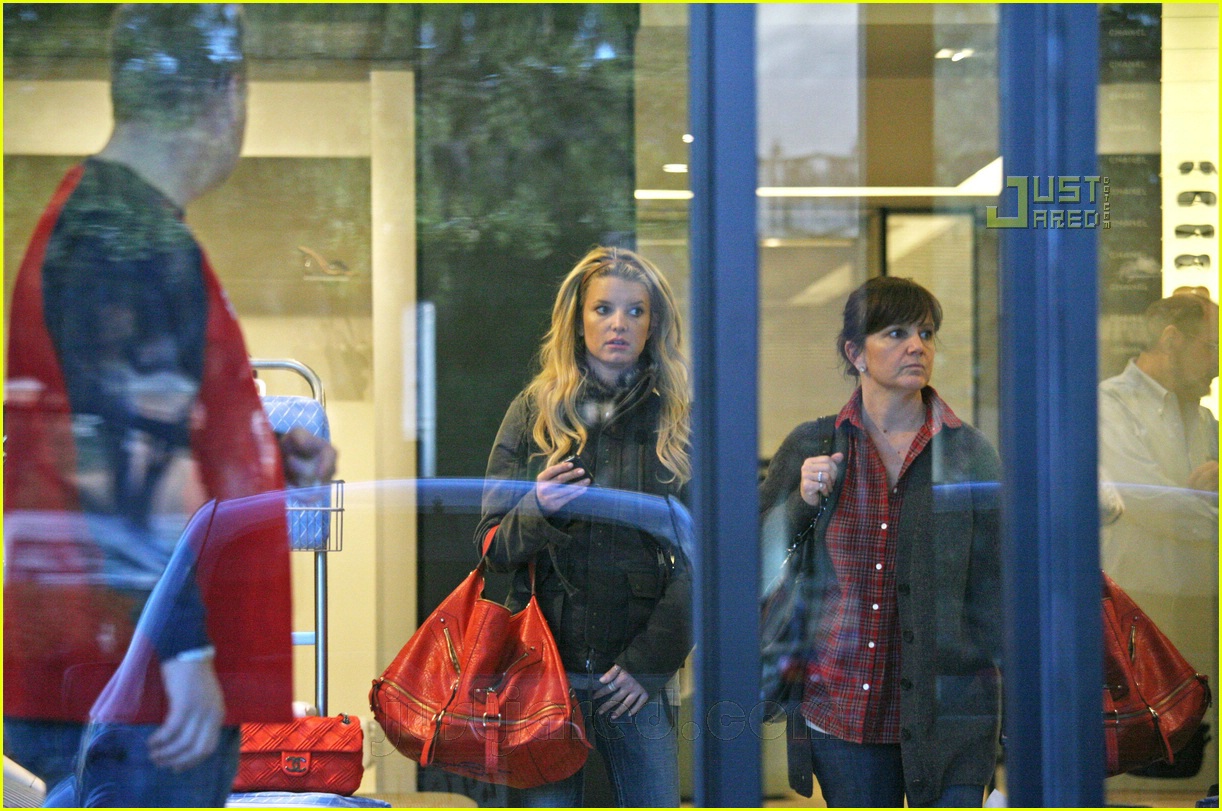 Jessica Simpson Lays Low: Photo 812681 | Photos | Just Jared: Celebrity ...