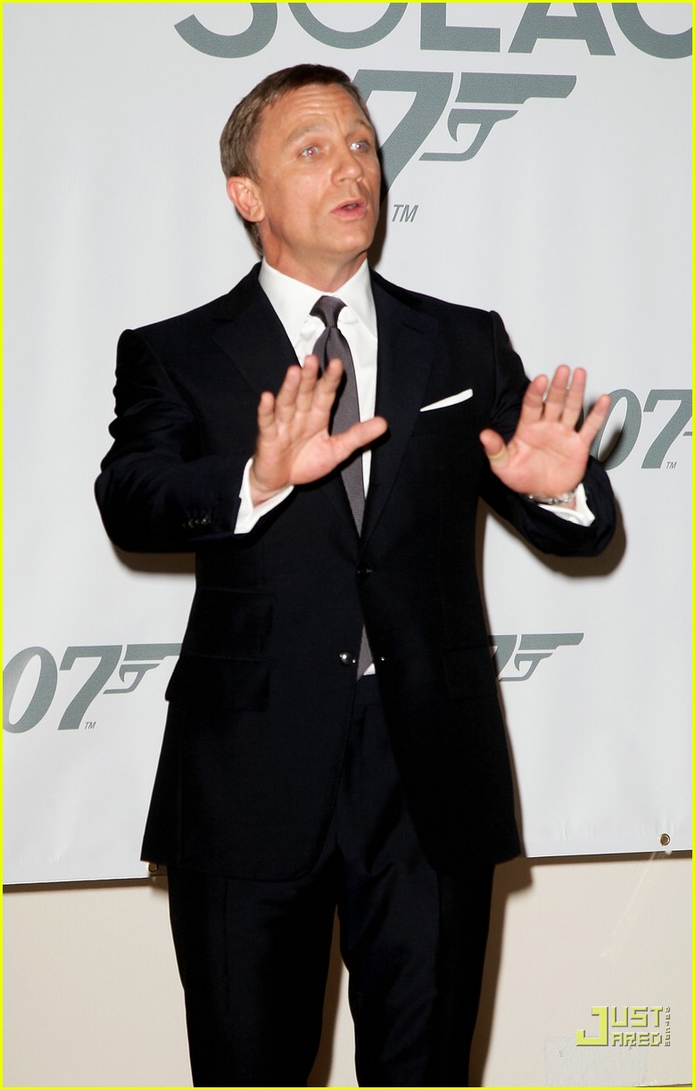 Daniel Craig Seeks His 'Quantum of Solace': Photo 879641 | Photos ...