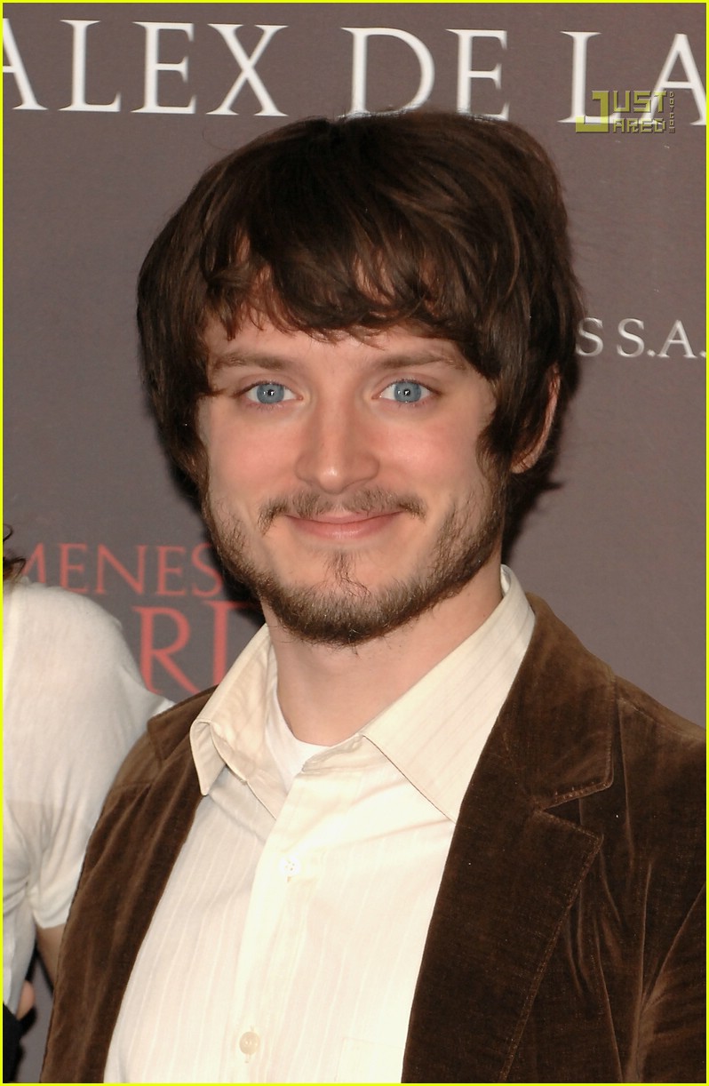 Elijah Wood Says 'Hola' to Spain: Photo 851101 | Photos | Just Jared ...