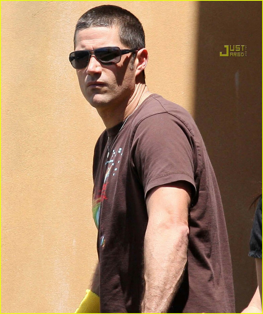 Matthew Fox: Lost For Humor: Photo 879231 | Lost, Matthew Fox Pictures ...