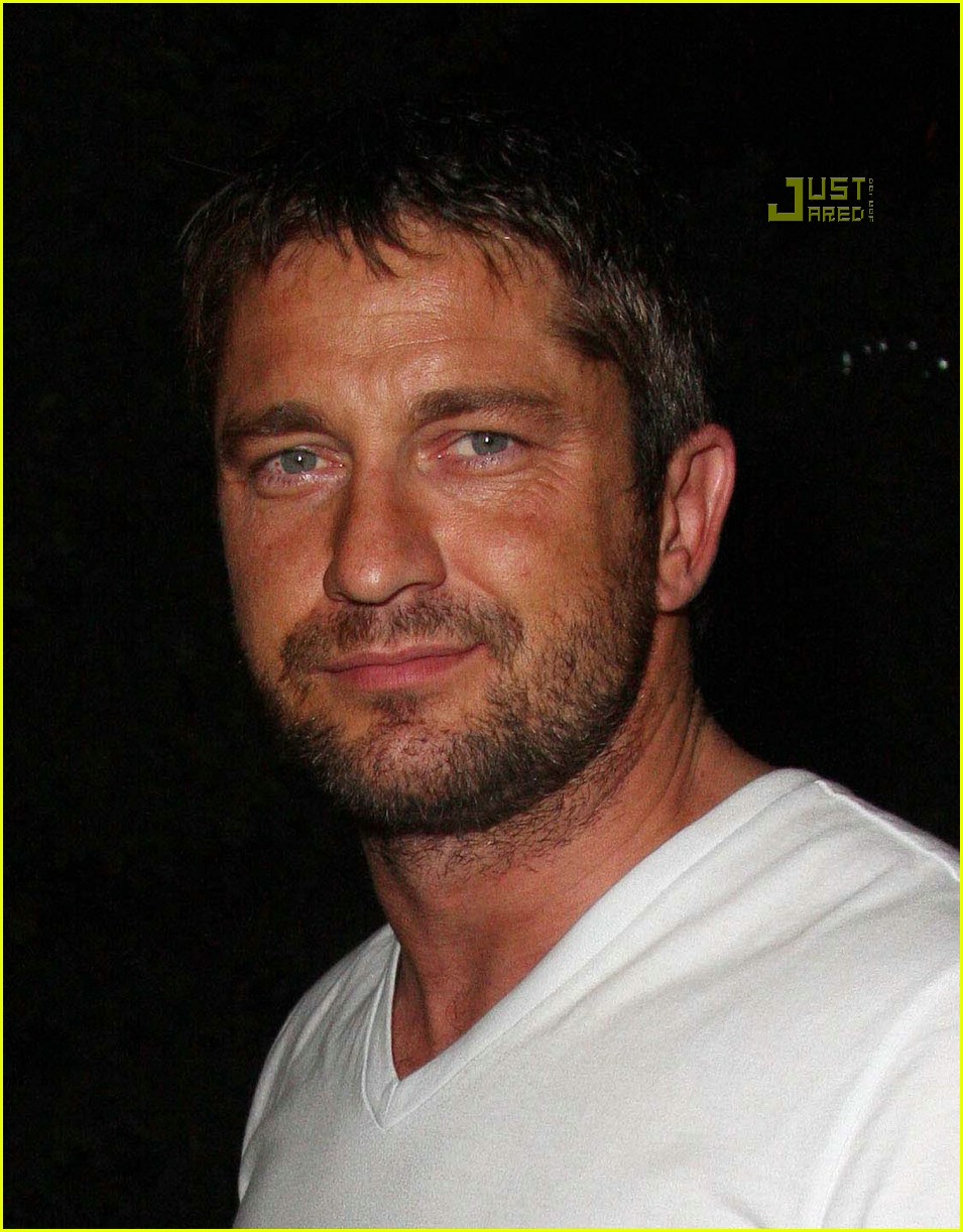Gerard Butler's Middle Finger Salute: Photo 827621 | Photos | Just ...