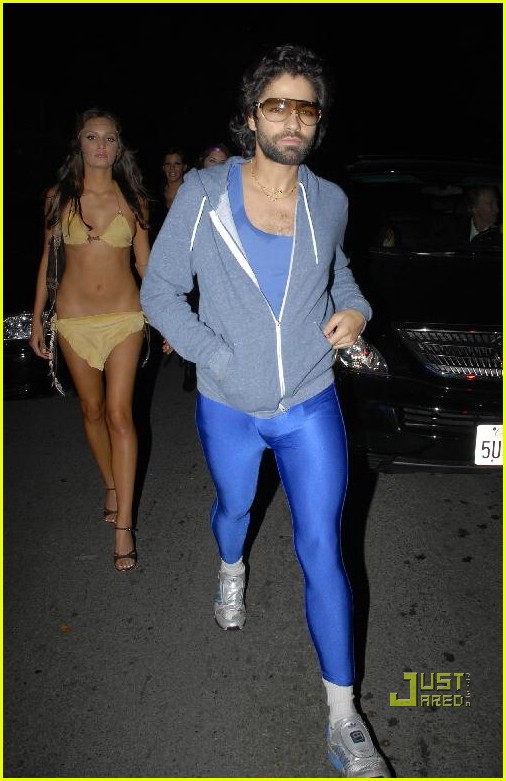 Adrian Grenier's Perky Package: Photo 890161 | Pictures | Just Jared