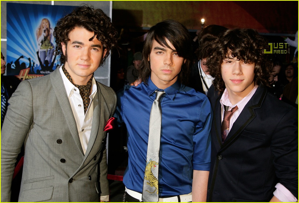 Jonas Brothers @ 'Hannah Montana' Premiere: Photo 864461 | Photos ...
