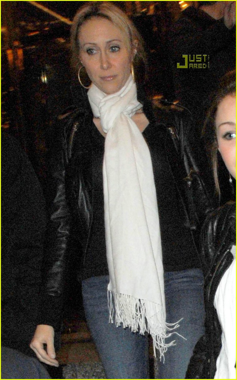 Smiley Miley Trumps Them All: Photo 828281 | Pictures | Just Jared