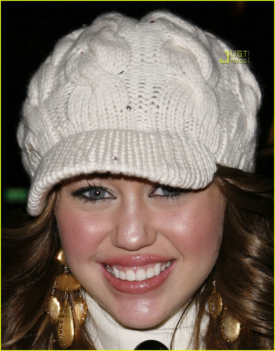 Smiley Miley Trumps Them All: Photo 828311 | Pictures | Just Jared