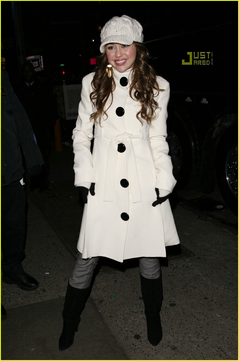 Smiley Miley Trumps Them All: Photo 828351 | Photos | Just Jared ...