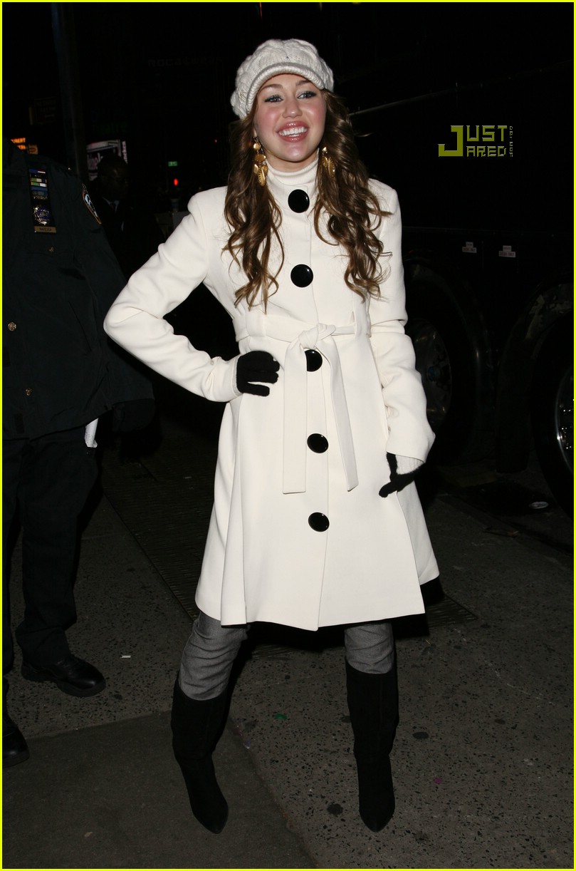 Smiley Miley Trumps Them All: Photo 828371 | Miley Cyrus, Tish Cyrus ...