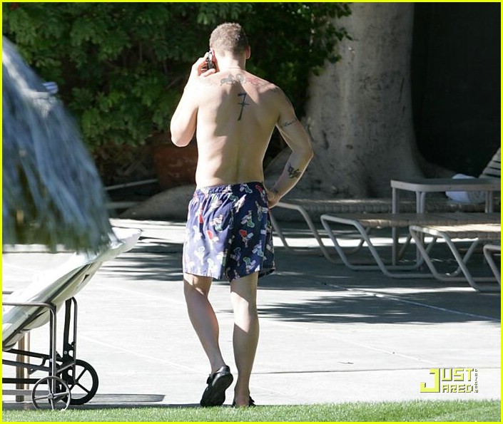 Justin Chambers Gets in Some Rest & Relaxation: Photo 961911 | Photos ...