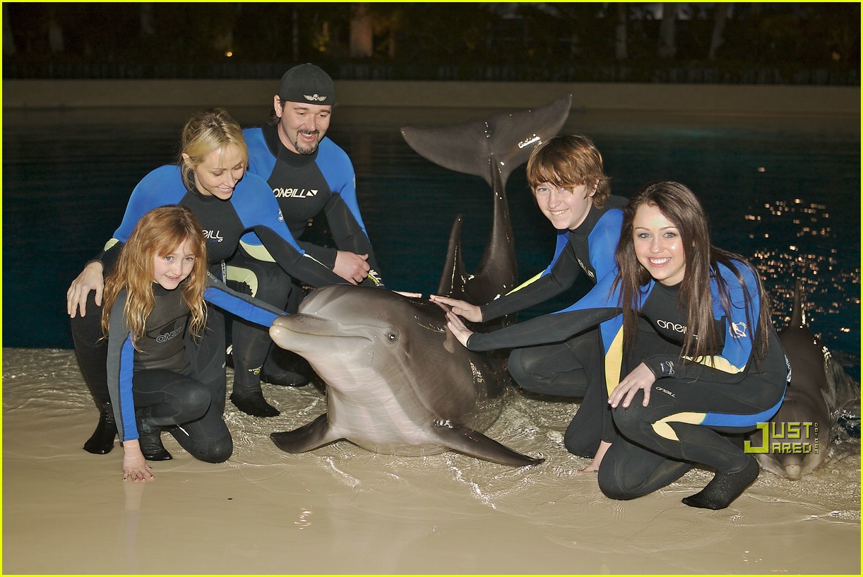 Miley Ray Dolphin: Photo 911771 | Photos | Just Jared: Celebrity News ...