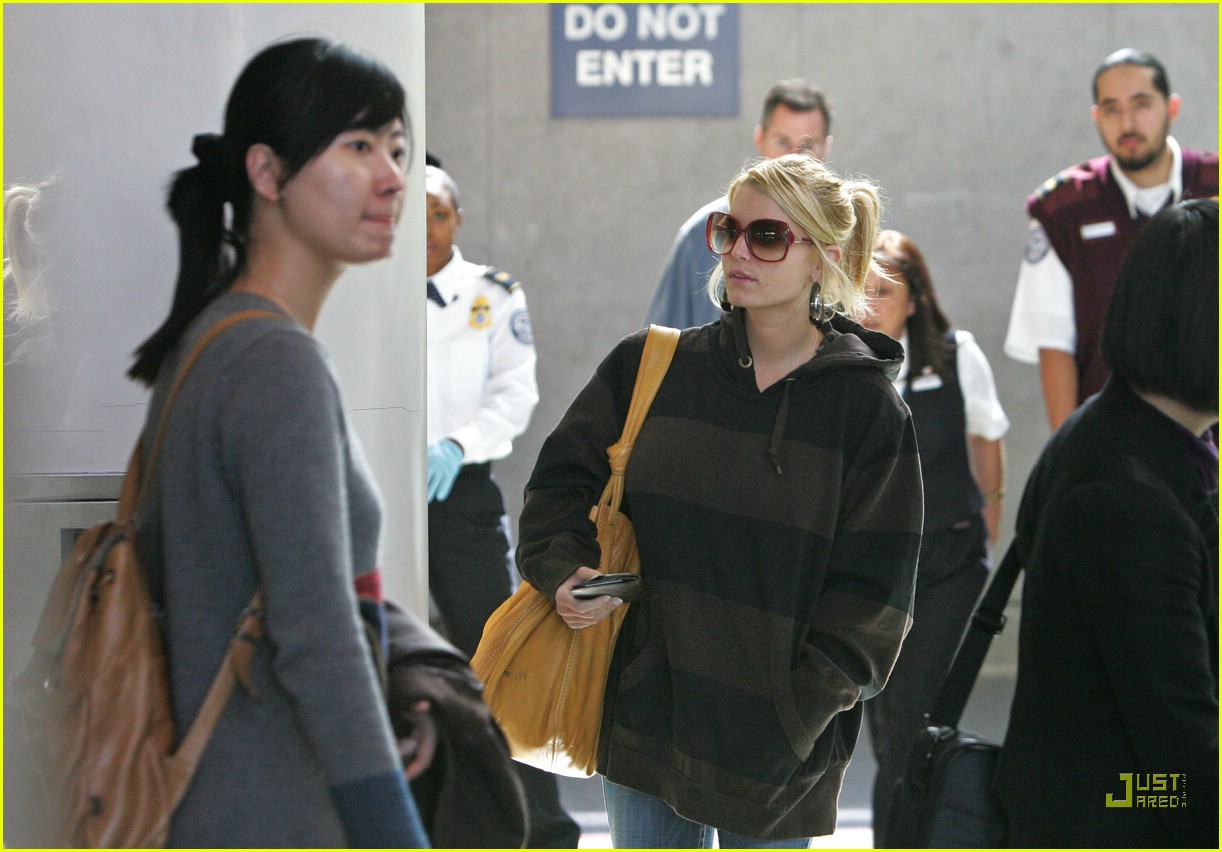 Jessica Simpson Will Perform Concert For Troops: Photo 962141 ...