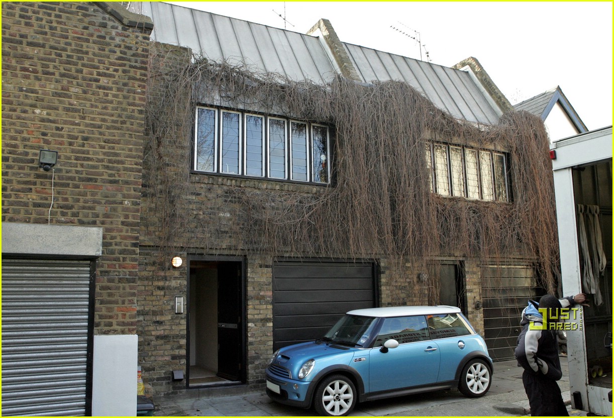 Amy Winehouse in a New House: Photo 961511 | Pictures | Just Jared