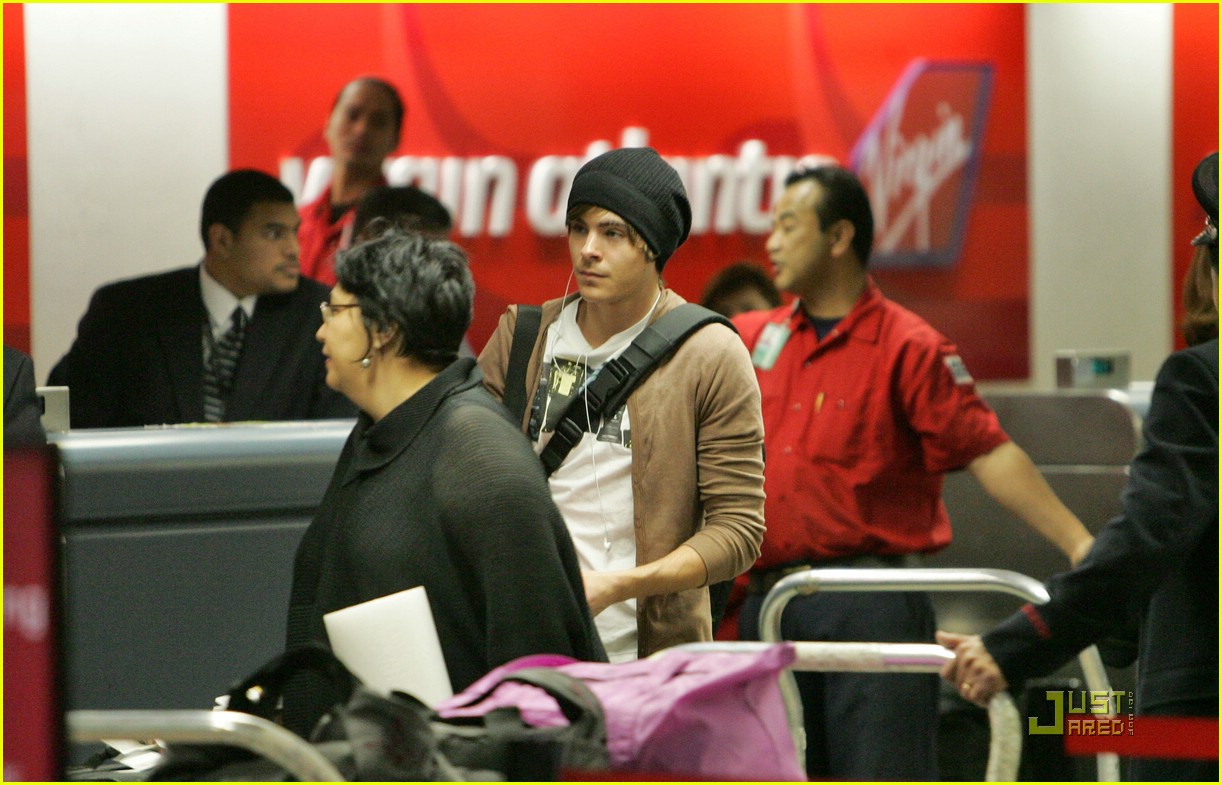 Zac Efron is a LAX Kind of Guy: Photo 924631 | Photos | Just Jared ...