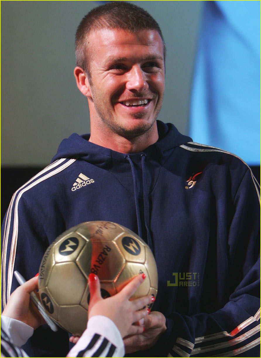 David Beckham: V For Victory!: Photo 970481 | Photos | Just Jared ...