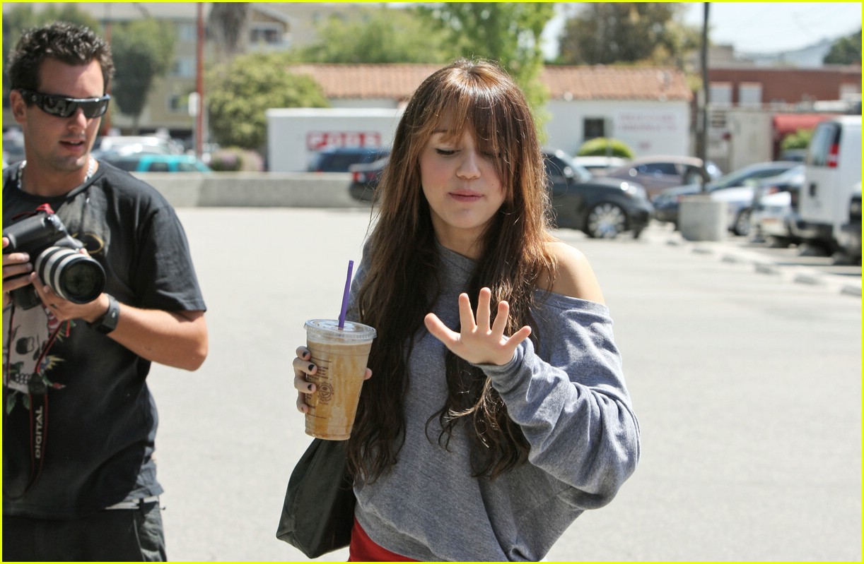 Miley Cyrus Levels Her Coffee Beans: Photo 1036081 | Miley Cyrus Photos ...