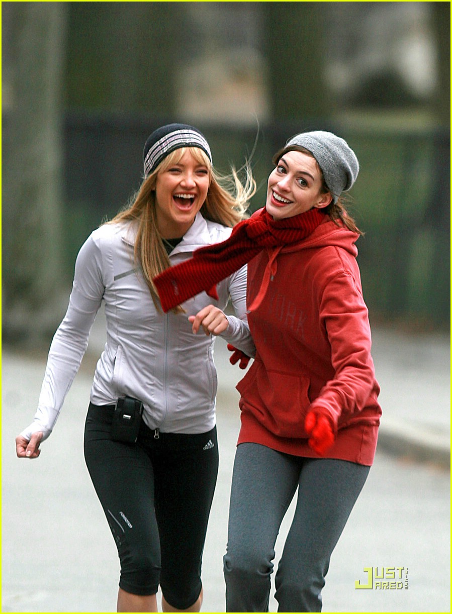 Photo: anne hathaway kate hudson running 22 | Photo 1034951 | Just Jared