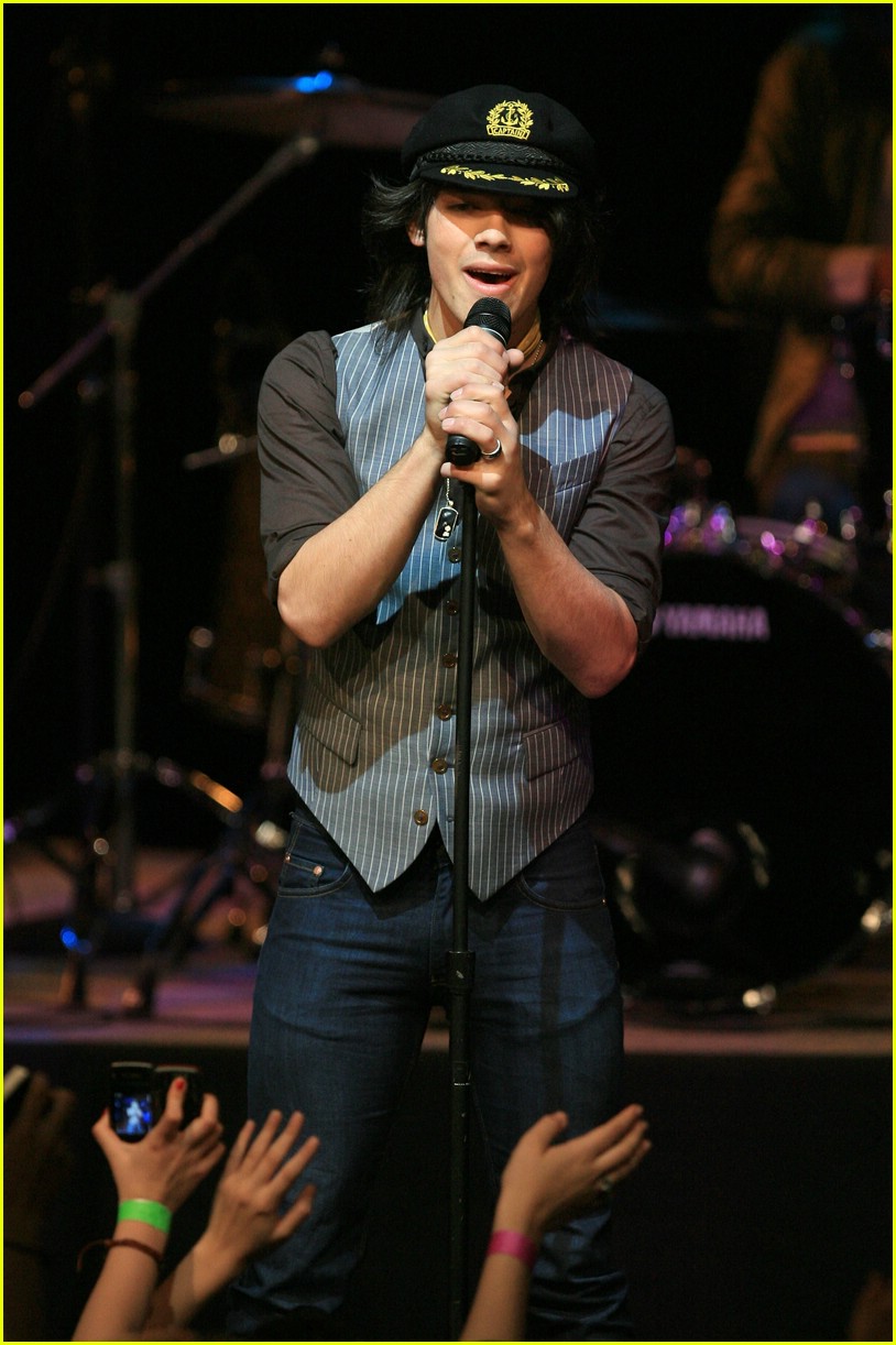 The Jonas Brothers are Hard Rockers: Photo 1011621 | Photos | Just ...